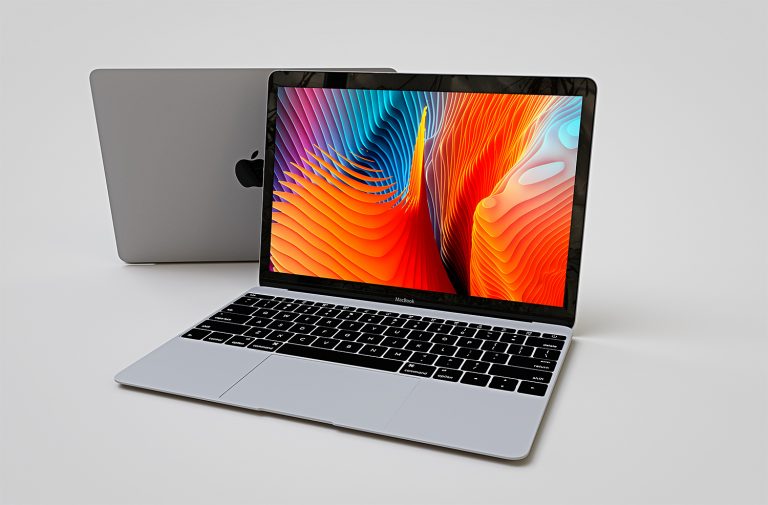 Free Apple MacBook Mockup | Free Mockup World